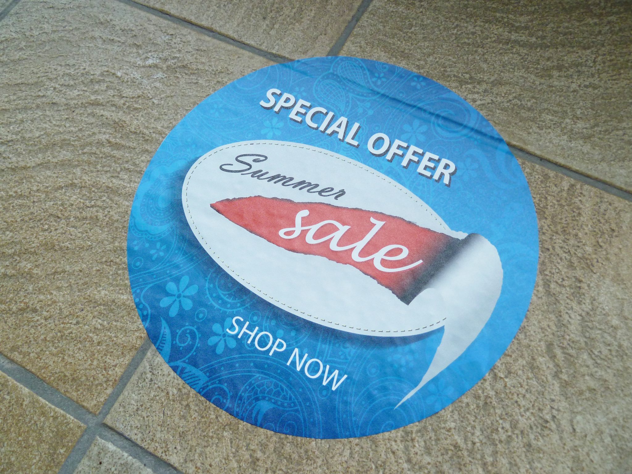 Print media in the spotlight: floor graphics for outdoor use - Grafityp